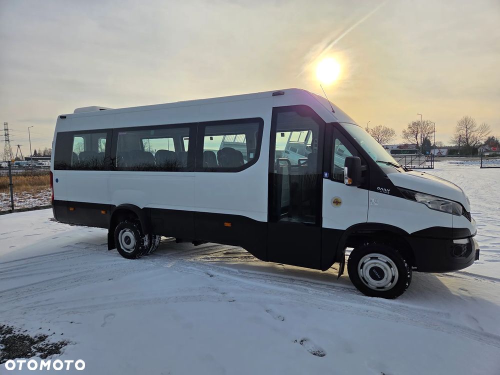 Używany Iveco Daily Line A60C17 / 24 miejsca / 2016 - 159 900 PLN, 158 ...