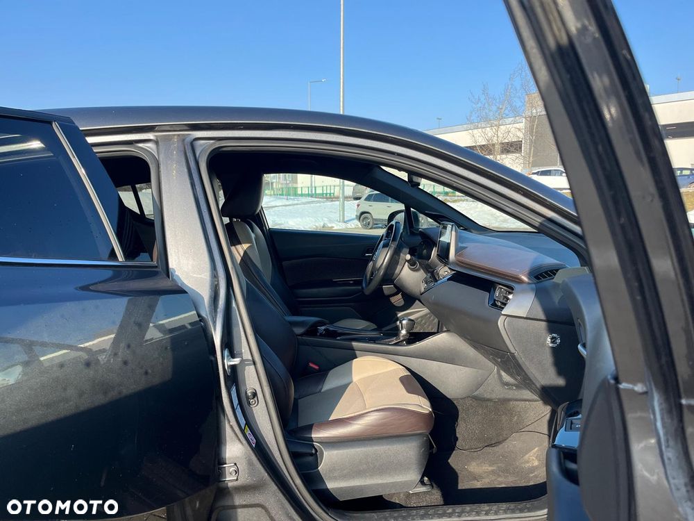 Używany Toyota C-HR 2018 - 76 000 PLN, 61 030 km - Otomoto.pl