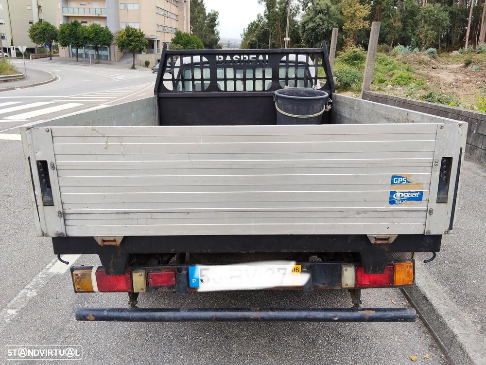 Usado Nissan Pick Up 2006 - 11 500 EUR, 184 000 km - Standvirtual.com