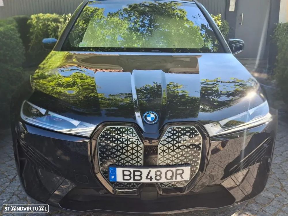 Usado BMW iX 2023 - 64 900 EUR, 50 850 km - Standvirtual.com