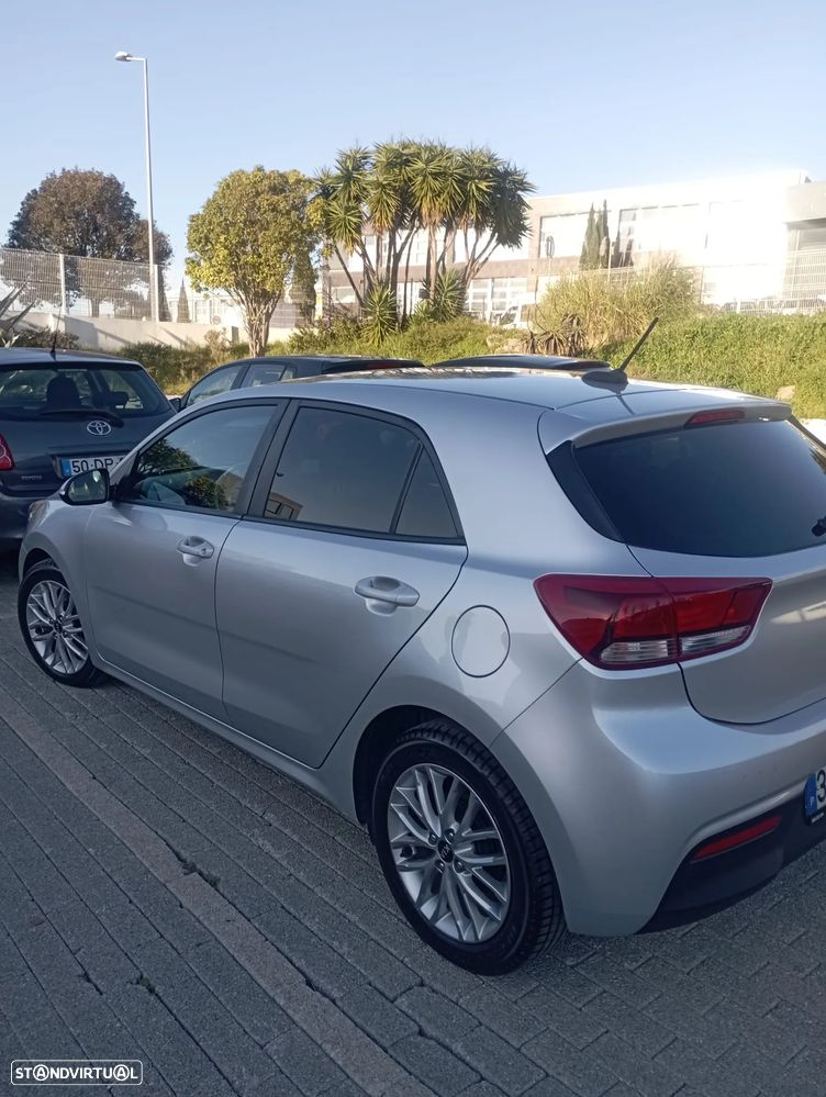 Usado Kia Rio 2018 - 12 500 EUR, 66 500 km - Standvirtual.com