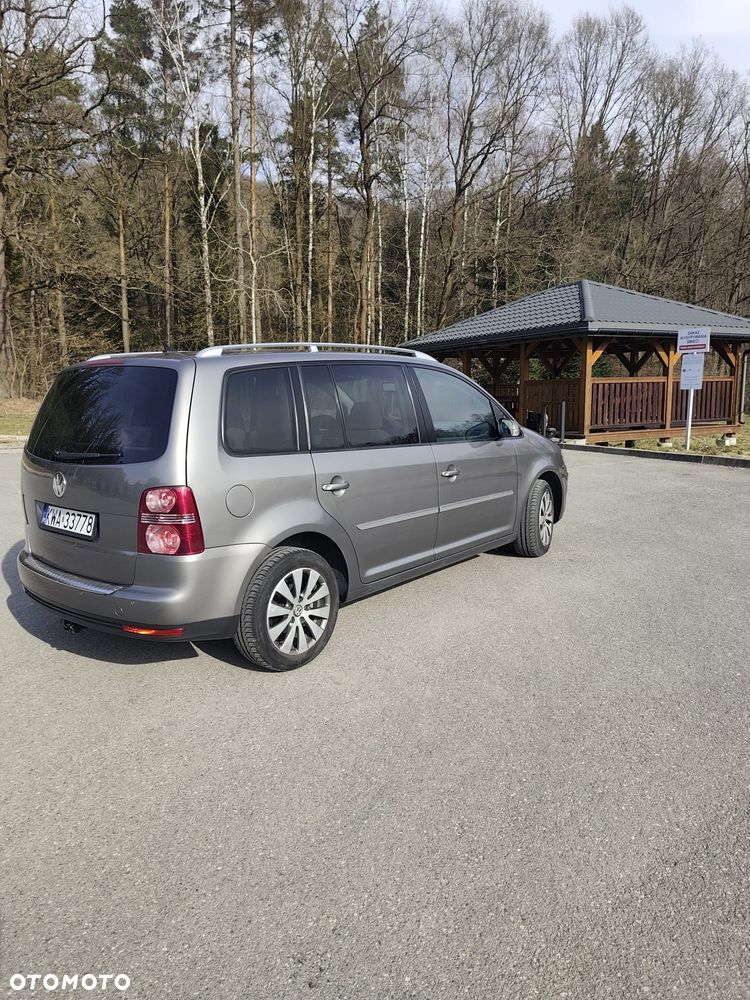 Używany Volkswagen Touran 2009 - 18 500 PLN, 232 431 km - Otomoto.pl
