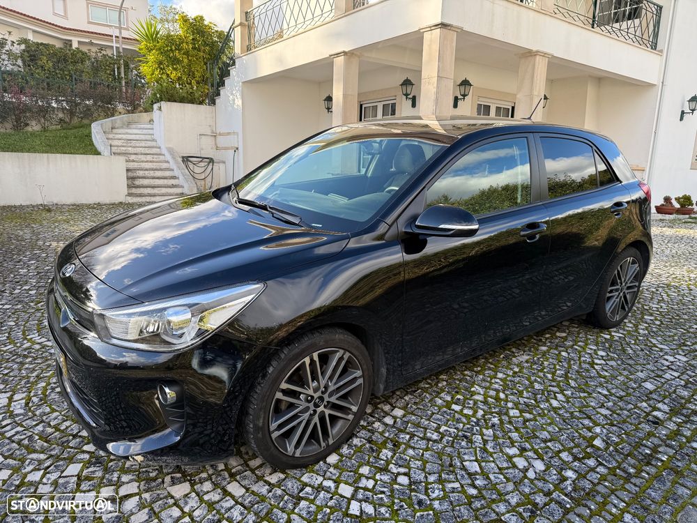 Usado Kia Rio 2017 - 9 000 EUR, 55 000 km - Standvirtual.com