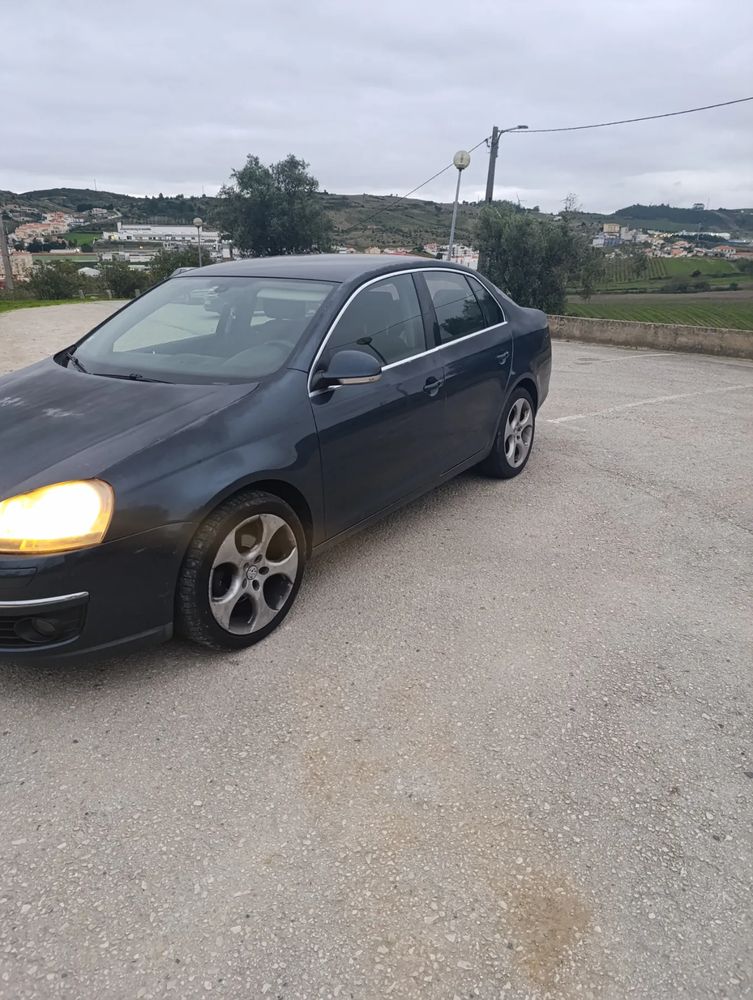 Usado VW Jetta 2006 - 4 000 EUR, 310 000 km - Standvirtual.com