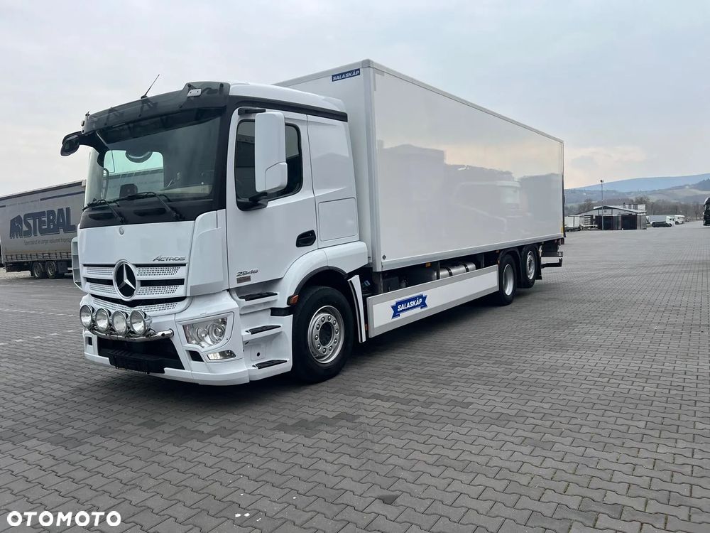 Używany Mercedes-Benz Actros 2546 / 6x2 / Izoterma / Euro 6 / Winda ...