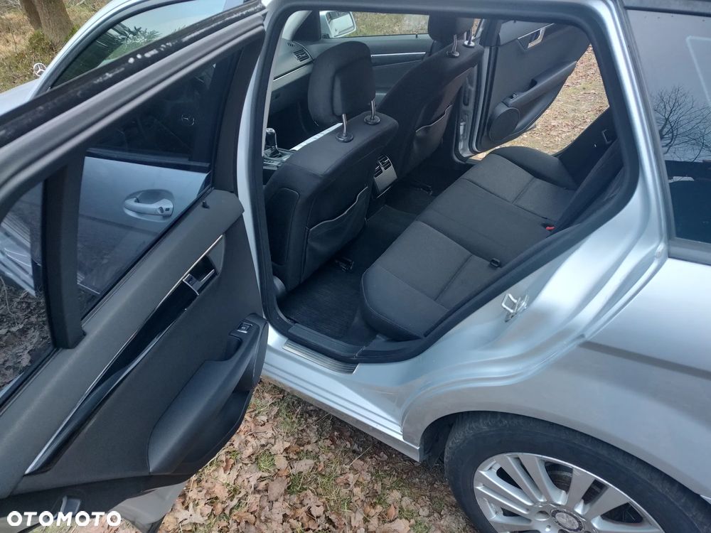 Używany Mercedes-Benz Klasa C 2009 - 19 900 PLN, 306 562 km - Otomoto.pl