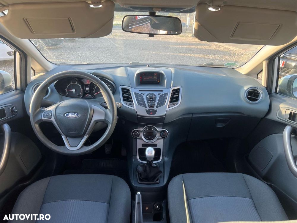 Utilizat Ford Fiesta 2011 - 3 300 EUR, 199 500 km - Autovit.ro