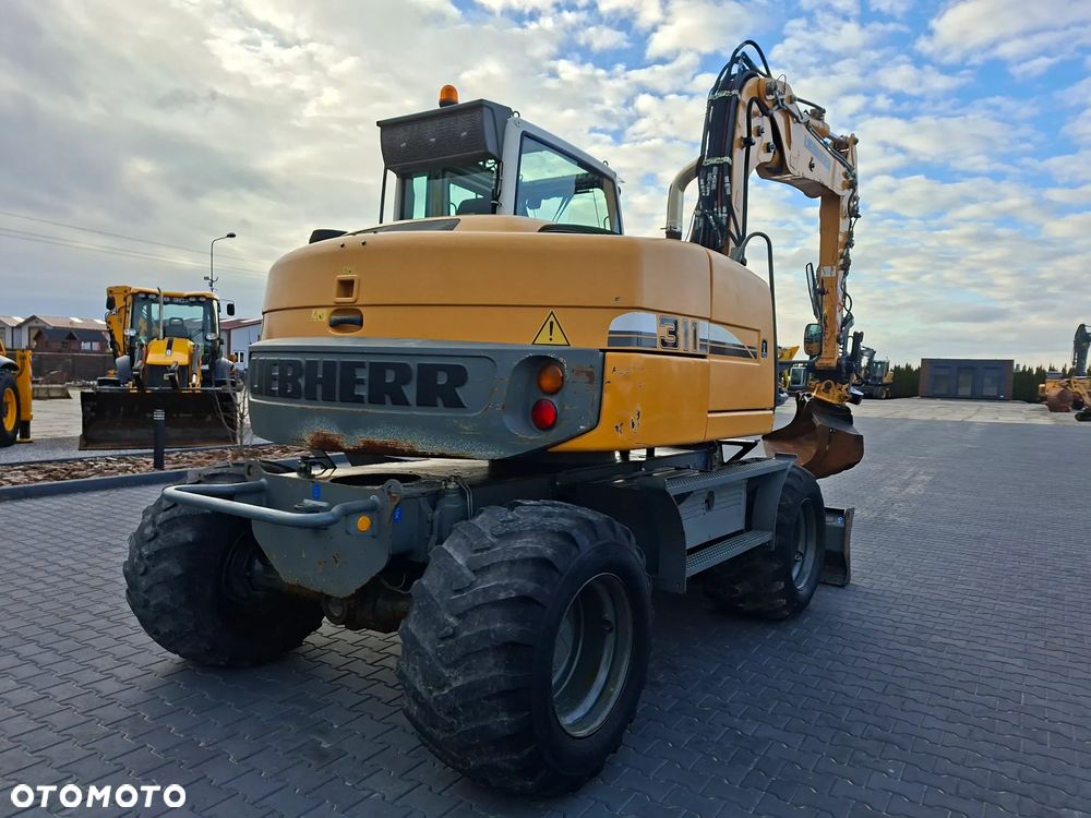 Używany Liebherr A311 ROTOTILT 2010 - 185 000 PLN - Otomoto.pl