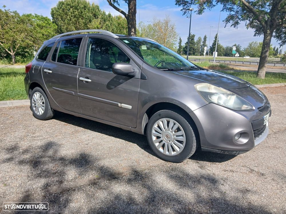 Usado Renault Clio Break 2010 - 3 950 EUR, 194 000 km - Standvirtual.com