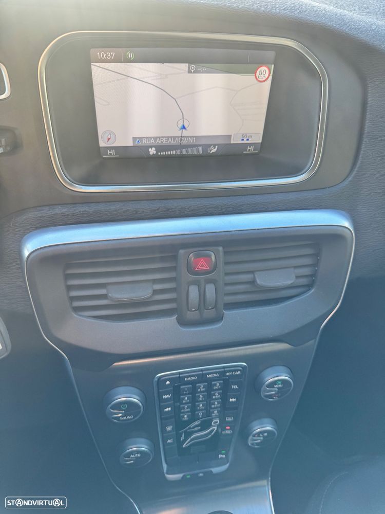 Usado Volvo V40 2013 - 7 250 EUR, 184 000 km - Standvirtual.com