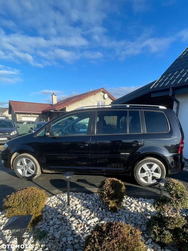 Używany Volkswagen Touran 2009 - 18 000 PLN, 228 000 km - Otomoto.pl