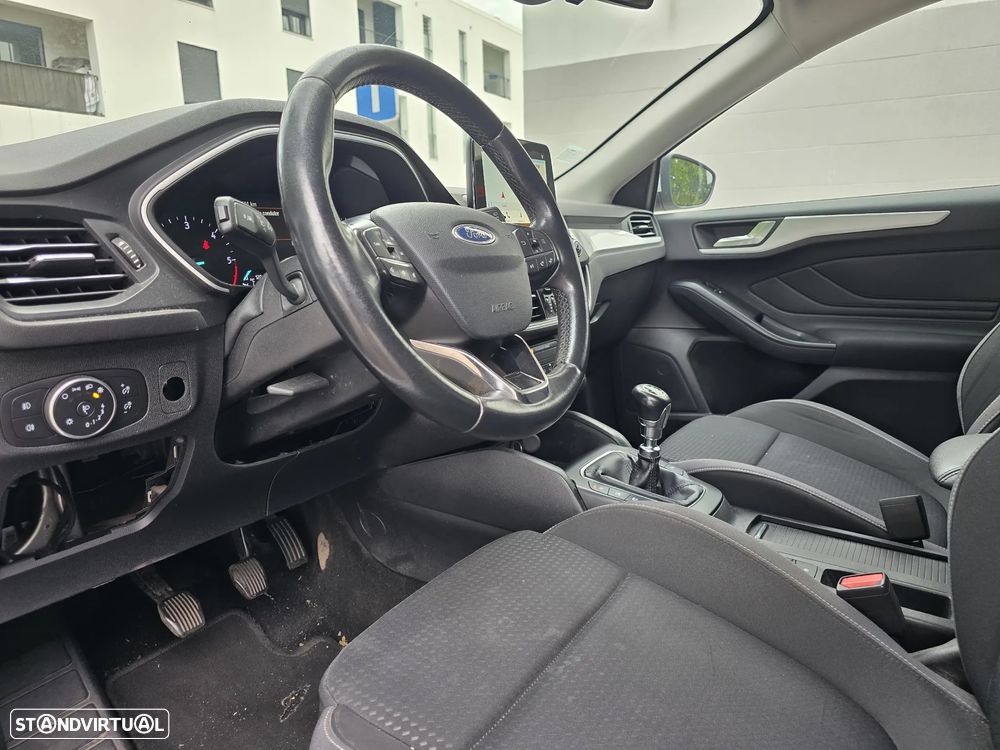 Usado Ford Focus SW 2019 - 4 999 EUR, 280 000 km - Standvirtual.com