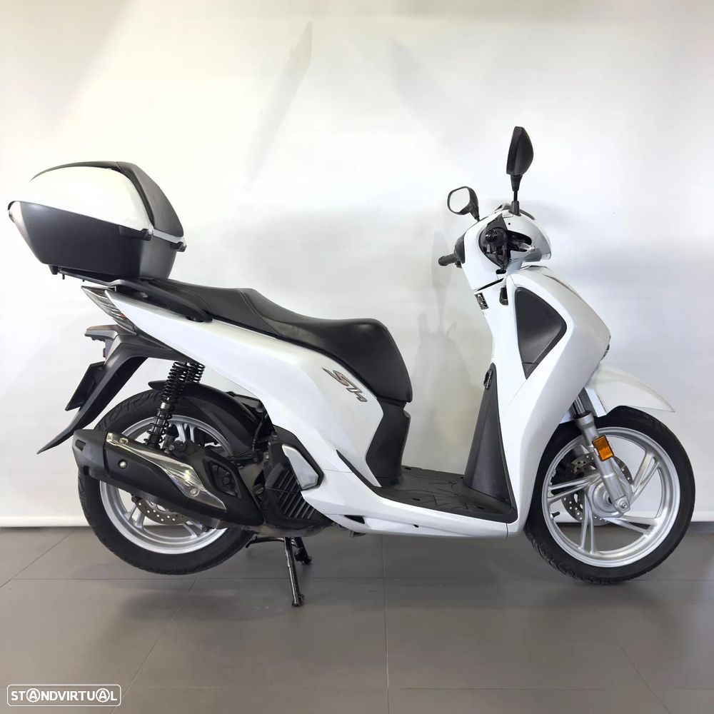 Usado Honda SH 2019 - 2 900 EUR - Standvirtual.com