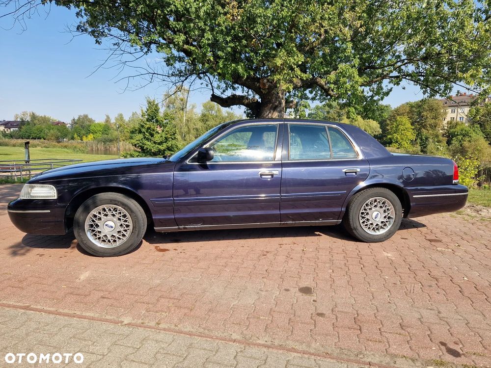 Używany Ford Crown 1999 - 48 500 PLN, 122 935 km - Otomoto.pl