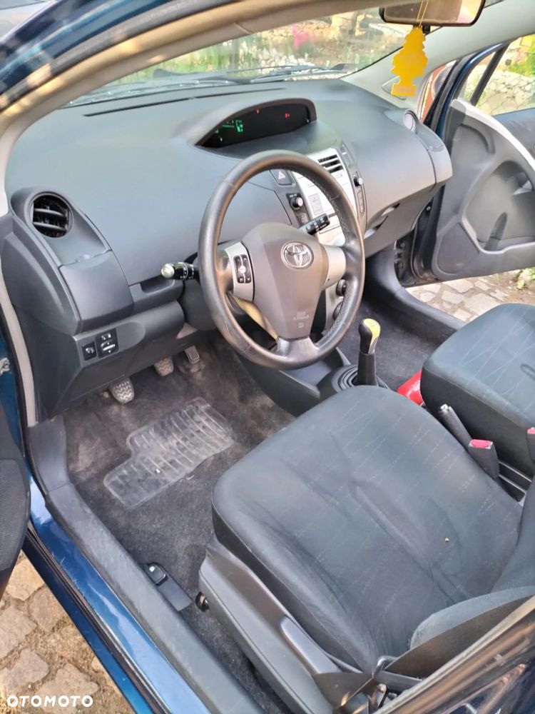 Używany Toyota Yaris 2007 - 6 000 PLN, 330 000 km - Otomoto.pl