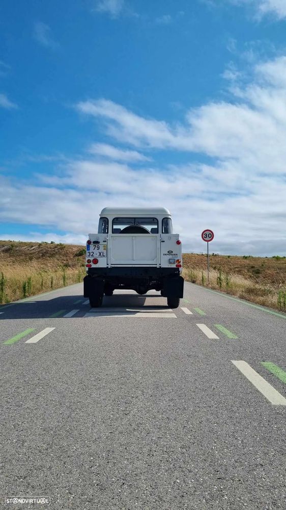 Usado Land Rover Defender 2004 - 47 000 EUR, 300 000 km - Standvirtual.com