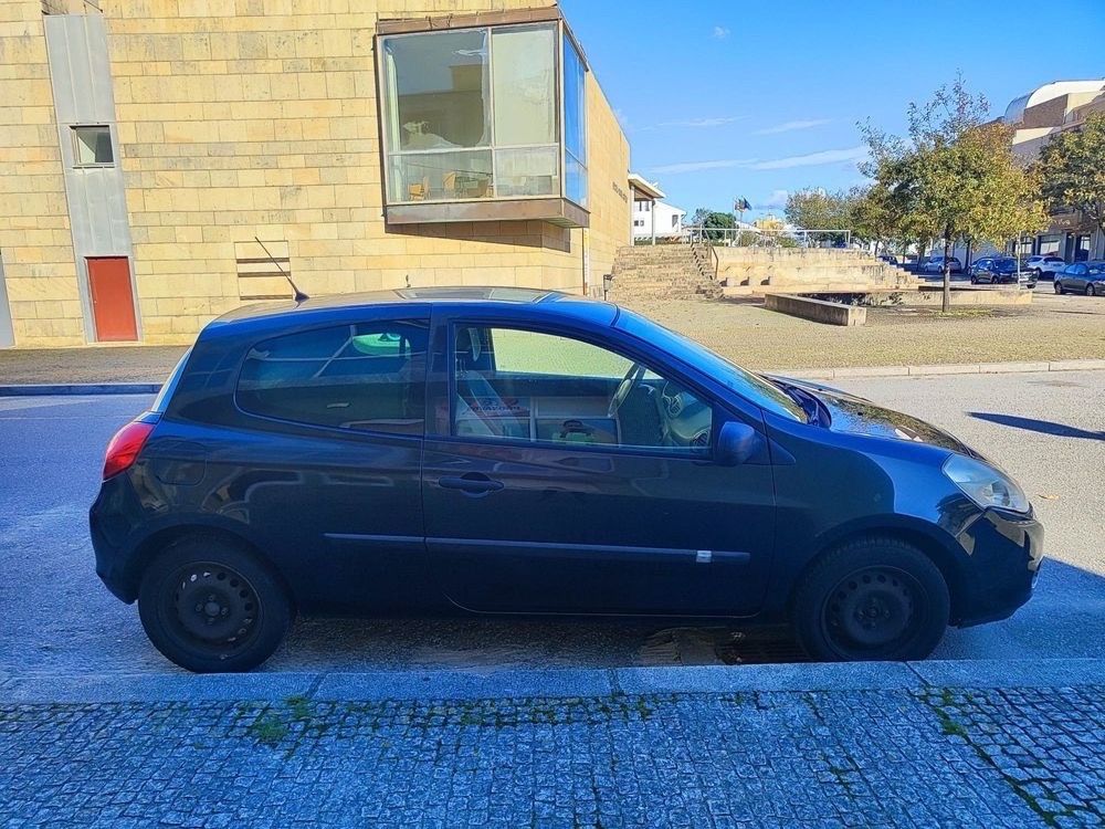 Usado Renault CLIO 2010 - 3 500 EUR, 307 301 km - Standvirtual.com