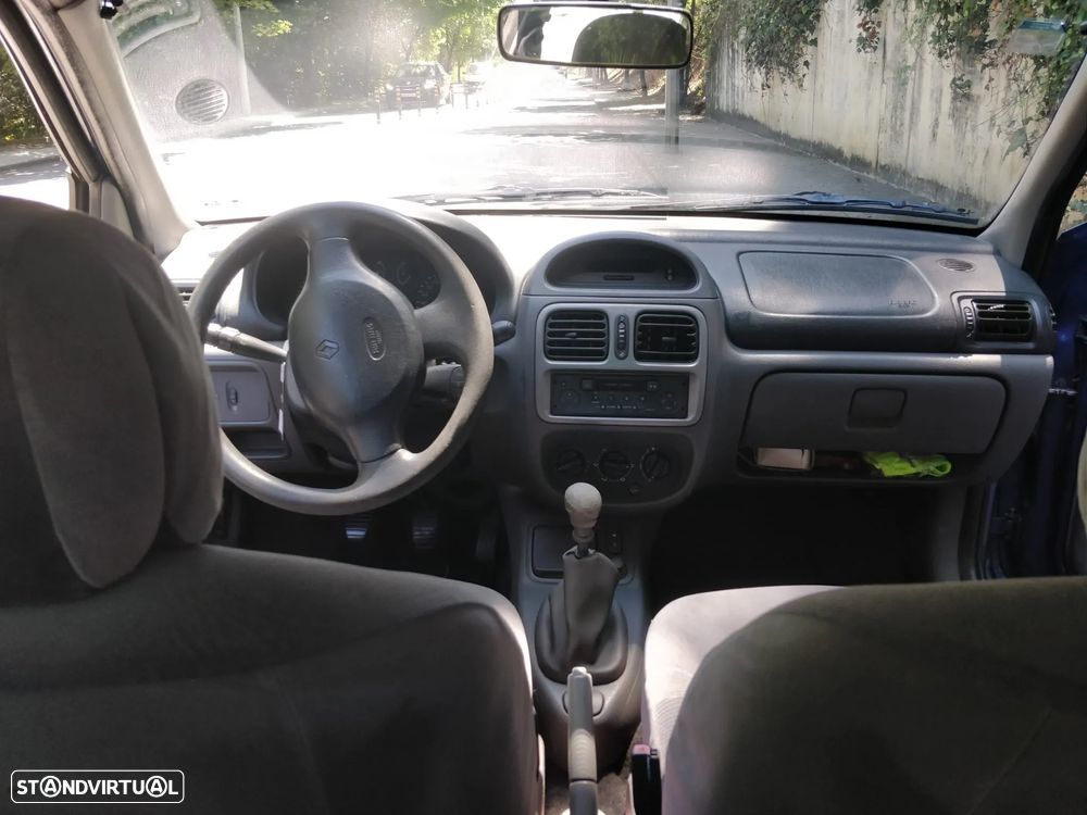 Usado Renault Clio 2000 - 500 EUR, 211 000 km - Standvirtual.com