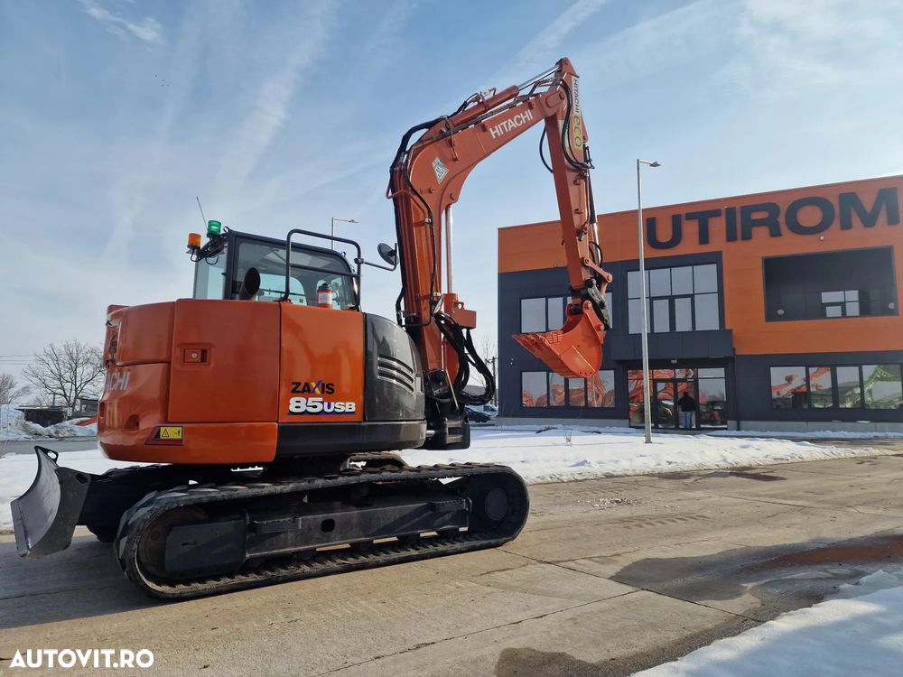 Utilizat Hitachi ZX85, 8,7t, 2021, 3.631h, cupla rapida+3 cupe noi ...
