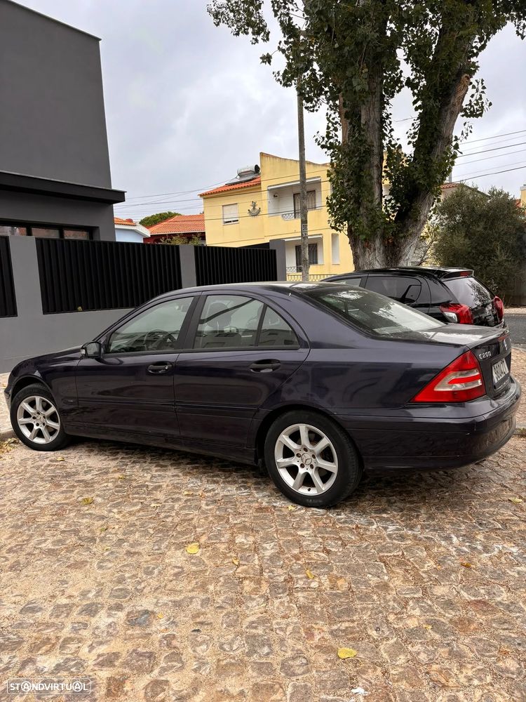 Usado Mercedes-Benz 200 2005 - 2 500 EUR, 250 000 km - Standvirtual.com