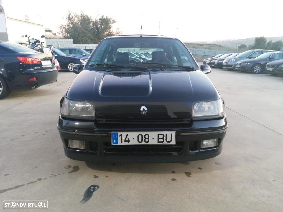 Usado Renault Clio 1993 - 14 999 EUR, 199 000 km - Standvirtual.com