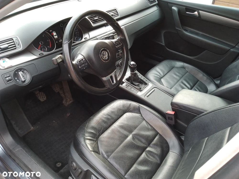 Używany Volkswagen Passat 2014 - 24 999 PLN, 283 403 km - Otomoto.pl