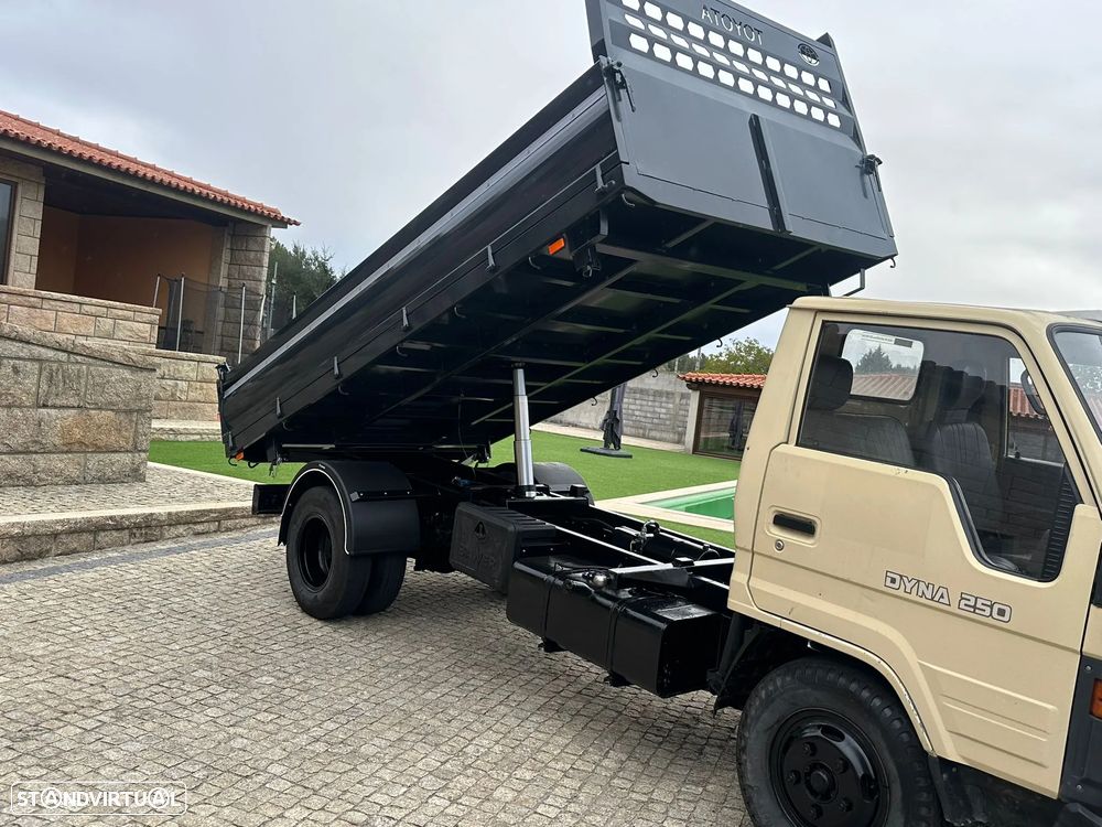 Usado Toyota DYNA 250 TRIBASCULANTE 1994 - 11 900 EUR, 399 667 km ...