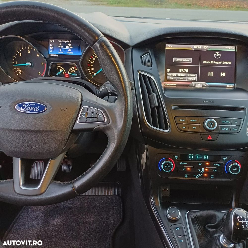 Utilizat Ford Focus 2017 - 5 499 EUR, 186 354 km - Autovit.ro