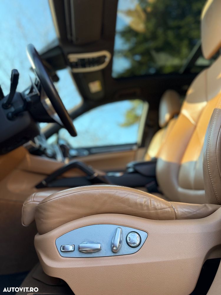 Utilizat Porsche Cayenne 2016 - 25 999 EUR, 123 400 km - Autovit.ro