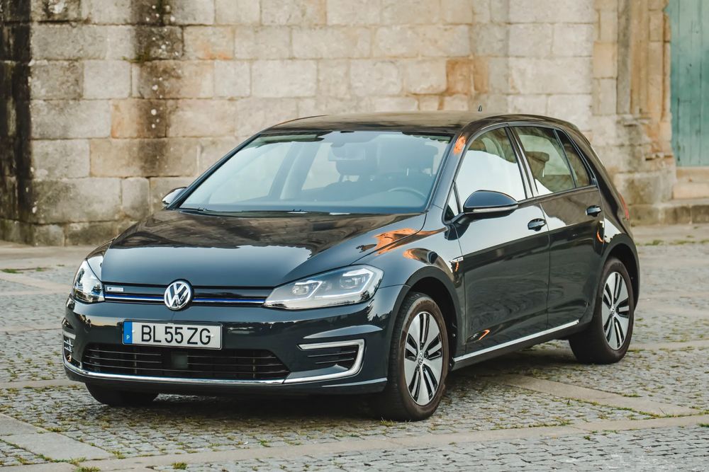 Usado VW e-Golf 2020 - 21 900 EUR, 32 000 km - Standvirtual.com