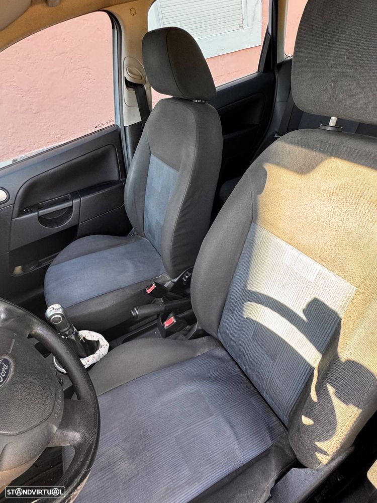 Usado Ford Fiesta 2005 - 3 500 EUR, 220 500 km - Standvirtual.com