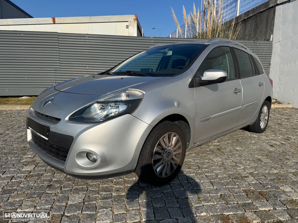 Usado Renault Clio Break 2010 - 4 900 EUR, 120 000 km - Standvirtual.com