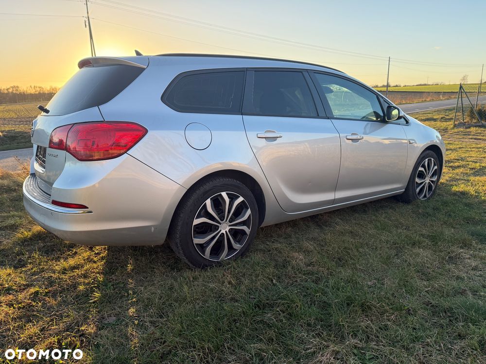 Używany Opel Astra 2014 - 18 700 PLN, 273 380 km - Otomoto.pl