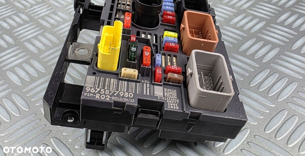 Używany Skrzynki bezpieczników - 349 PLN - Otomoto.pl