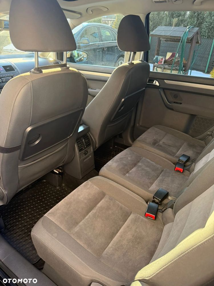 Używany Volkswagen Touran 2011 - 17 000 PLN, 400 174 km - Otomoto.pl