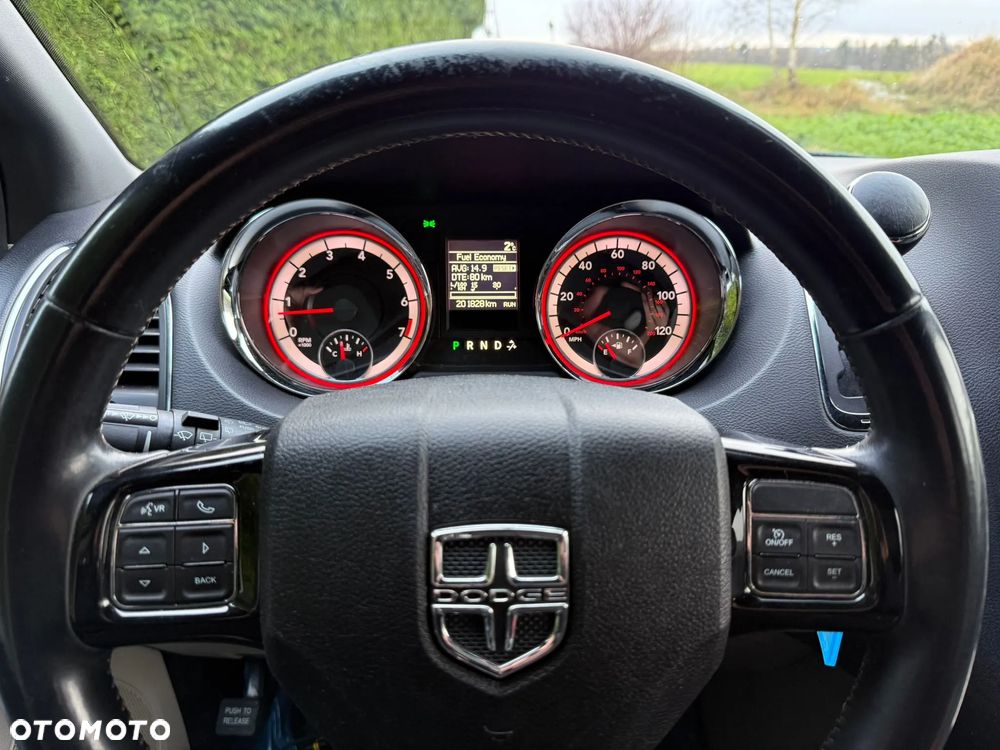 Używany Dodge Grand Caravan 2018 - 61 000 PLN, 201 800 km - Otomoto.pl