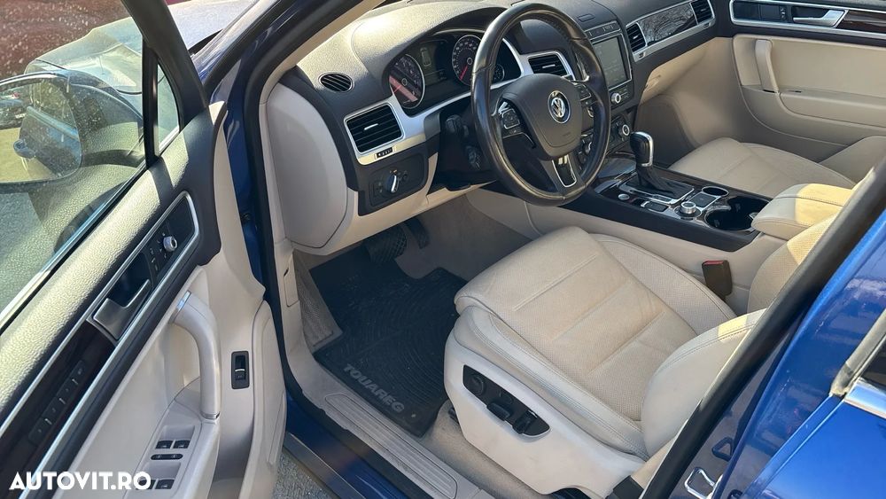 Utilizat Volkswagen Touareg 2015 - 19 855 EUR, 94 410 km - Autovit.ro