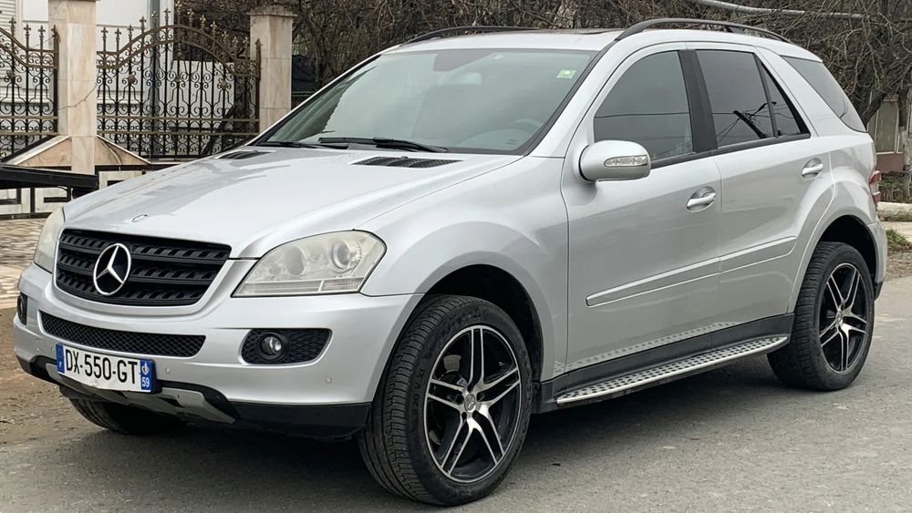 Utilizat Mercedes-Benz ML 2005 - 4 999 EUR, 236 000 km - Autovit.ro