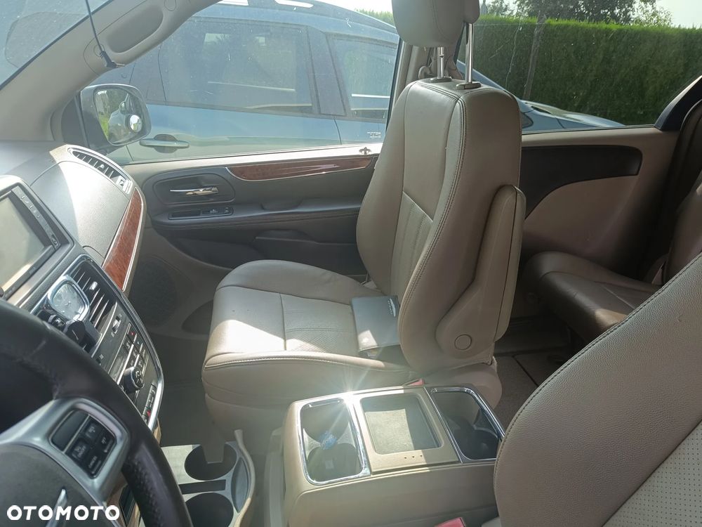 Używany Chrysler Town & Country 2012 - 25 900 PLN, 275 000 km - Otomoto.pl