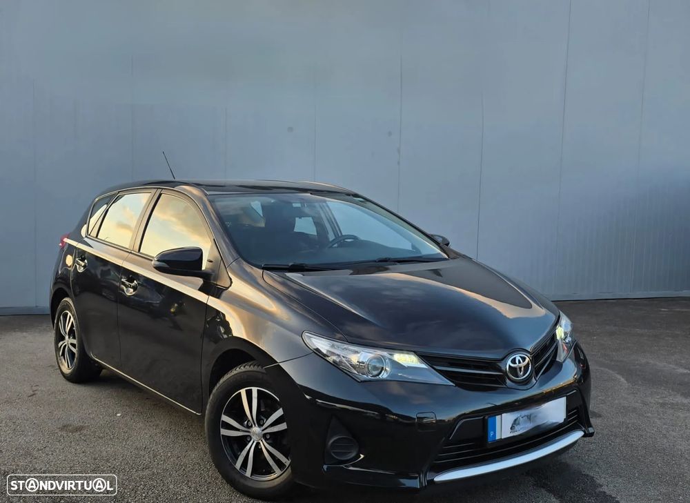 Usado Toyota Auris 2017 - 11 500 EUR, 96 000 km - Standvirtual.com