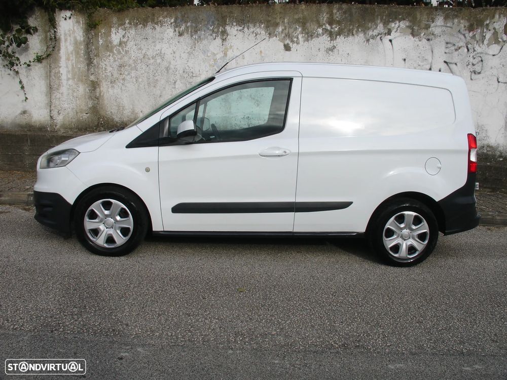 Usado Ford transit courier 2015 - 6 000 EUR, 259 000 km - Standvirtual.com