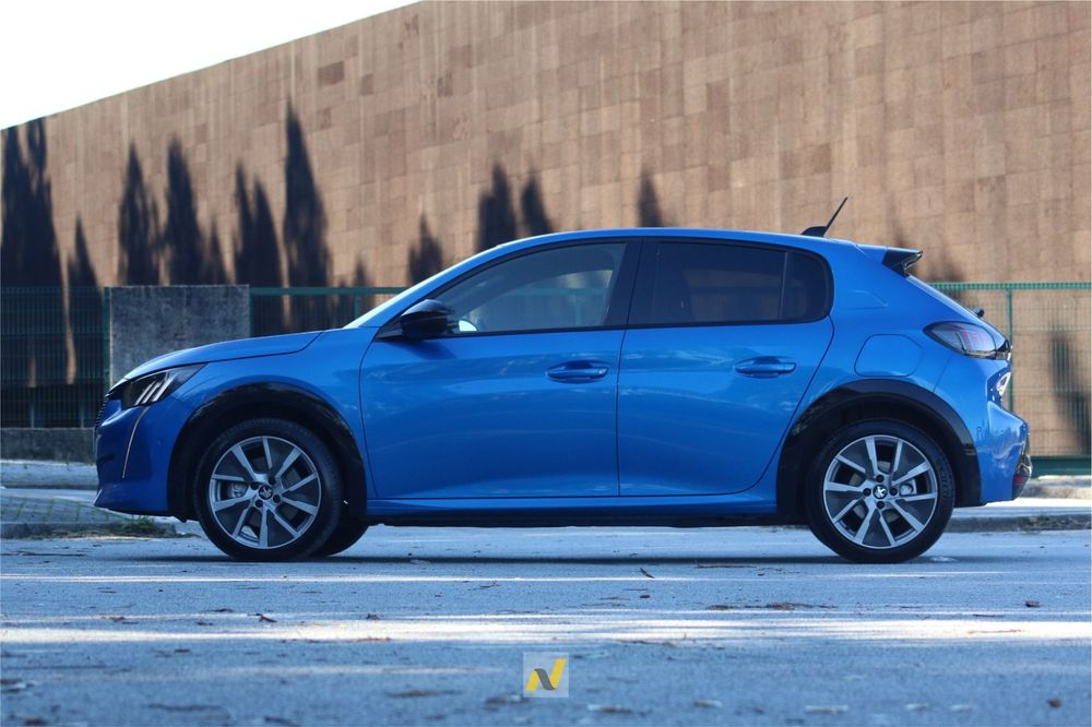 Usado Peugeot e-208 2020 - 18 850 EUR, 111 000 km - Standvirtual.com