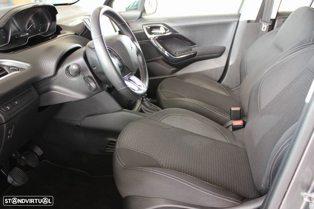 Usado Peugeot 208 2018 - 11 900 EUR, 54 556 km - Standvirtual.com