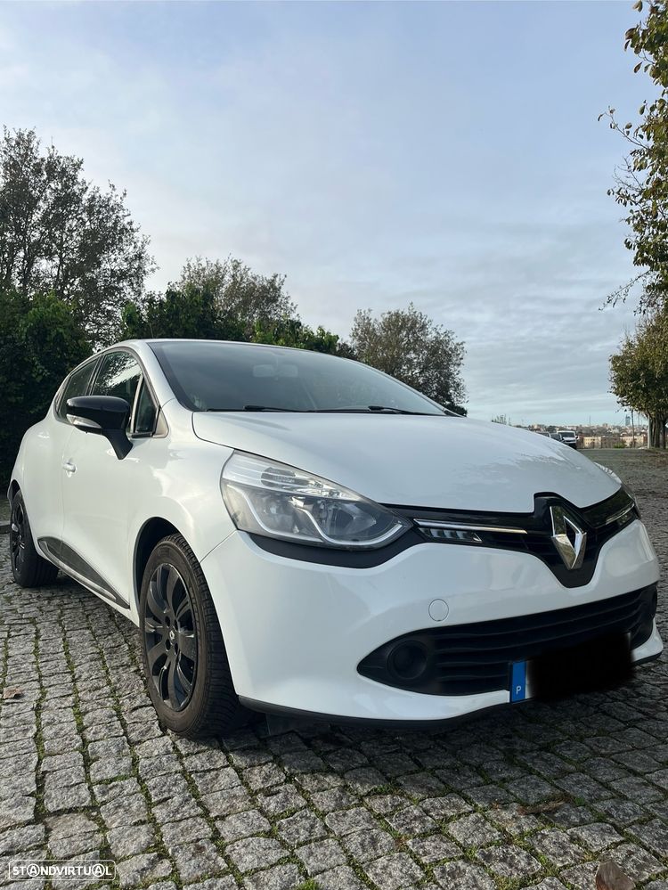 Usado Renault Clio 2014 - 7 800 EUR, 112 000 km - Standvirtual.com
