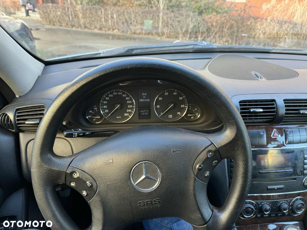 Używany Mercedes-Benz Klasa C 2005 - 5 000 PLN, 280 000 km - Otomoto.pl