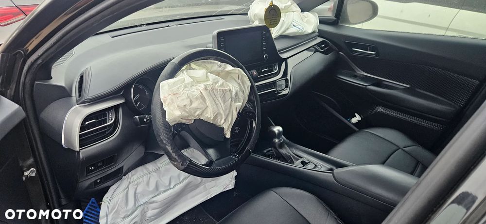 Używany Toyota C-HR 2023 - 37 800 PLN, 119 000 km - Otomoto.pl