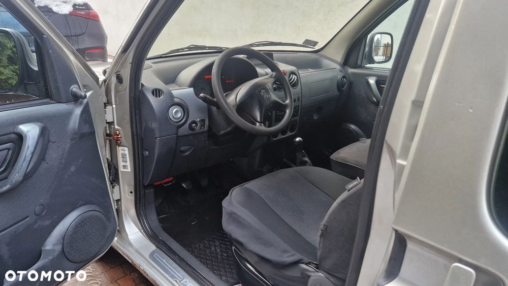Używany Peugeot Partner 2007 - 5 800 PLN, 204 155 km - Otomoto.pl