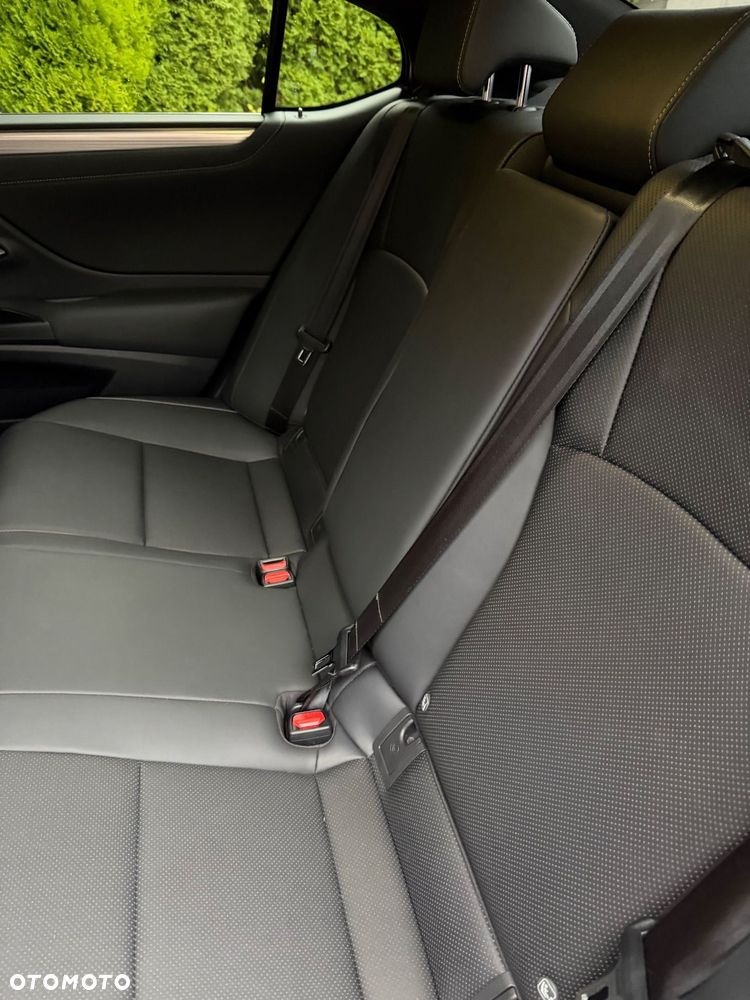 Używany Lexus ES 2021 - 145 000 PLN, 140 305 km - Otomoto.pl