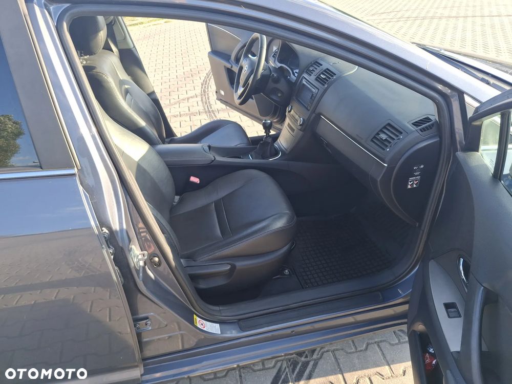 Używany Toyota Avensis 2010 - 15 900 PLN, 278 000 km - Otomoto.pl