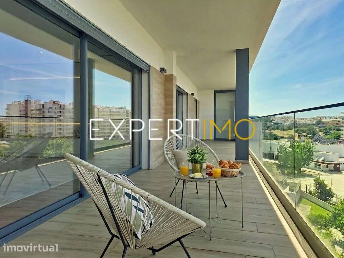 T5, apartamento para comprar - Avenida Doutor Francisco Sá Carneiro ...